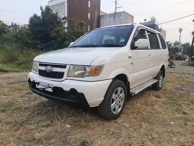 Tavera Interior 10 Seater