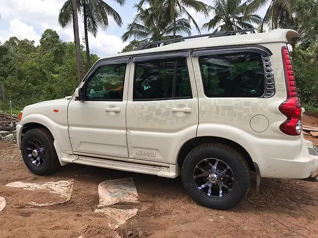 Mahindra Scorpio Vlx White