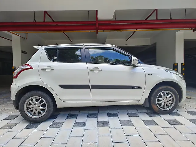 Maruti Swift White Side View