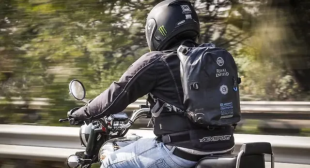Product Review: Royal Enfield Octopuss Weapon backpack - Installation ...