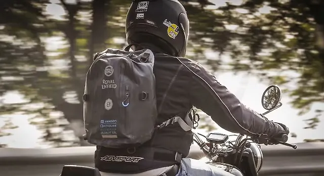 Product Review: Royal Enfield Octopuss Weapon backpack - Installation ...