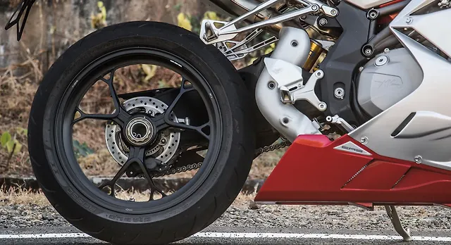 MV Agusta F4R First Ride Review - BikeWale