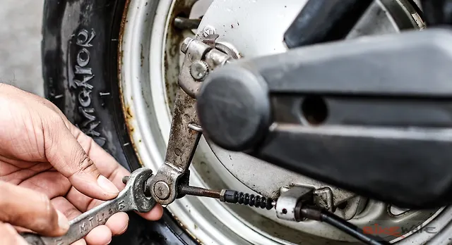 How to adjust the drum brakes on your two-wheeler | Maintenance Tips ...
