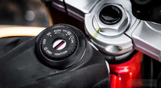 Aprilia Dorsoduro 900 First Ride Review - BikeWale