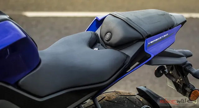 Yamaha YZF-R15 V3.0 First Ride Review - BikeWale