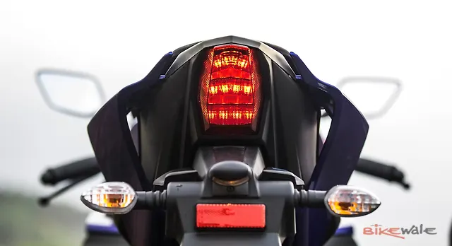 Yamaha YZF-R15 V3.0 First Ride Review - BikeWale