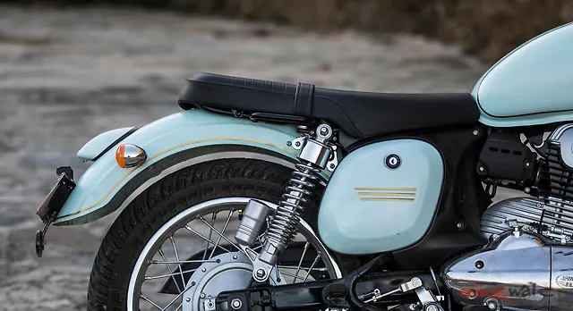 2019 Jawa Forty-Two First Ride Review - BikeWale