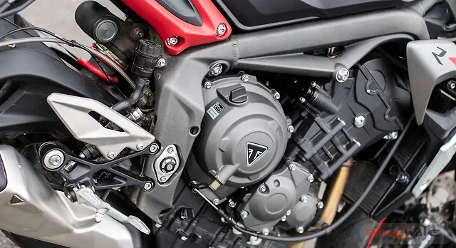 Triumph Street Triple R : First Ride Review - BikeWale