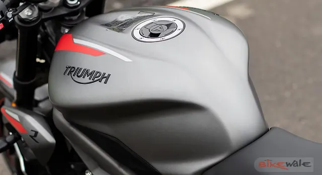 Triumph Street Triple R : First Ride Review - BikeWale