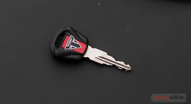 Triumph Street Triple R : First Ride Review - BikeWale