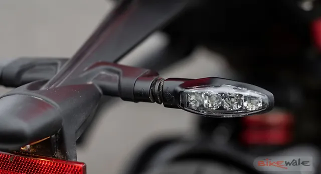 Triumph Street Triple R : First Ride Review - BikeWale