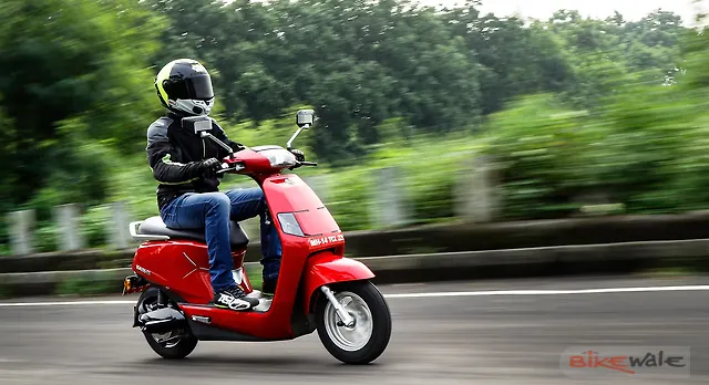 BGauss B8 electric scooter: First Ride Review - BikeWale