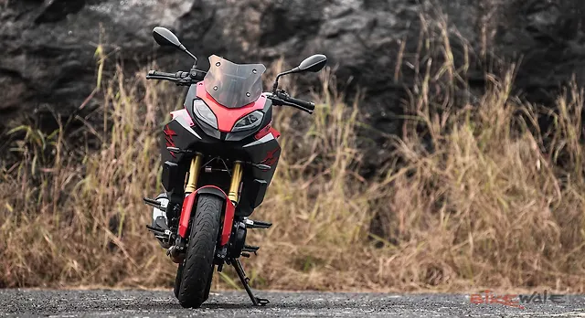 BMW F 900 XR: First Ride Review - BikeWale