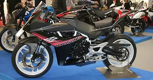 DSK Hyosung may launch the GD250R in July - BikeWale