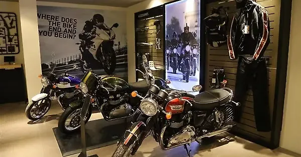 Triumph inaugurates a new dealership in Indore - BikeWale