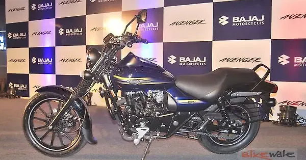 Bajaj Avenger 150 Street First Look Review - BikeWale