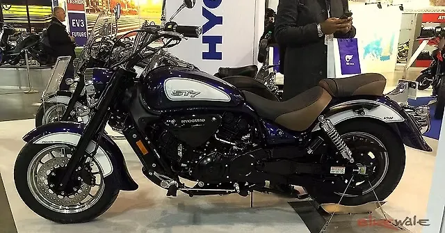 Hyosung ST7 Photo Gallery - BikeWale