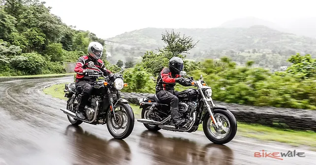 Triumph Bonneville T120 vs Harley-Davidson 1200 Custom: Comparison ...