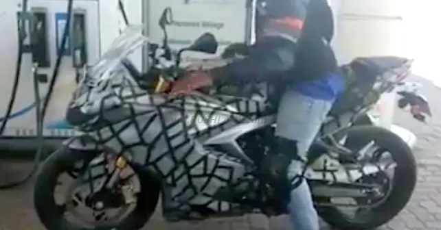 TVS Akula spotted benchmark testing with BMW G 310R - BikeWale
