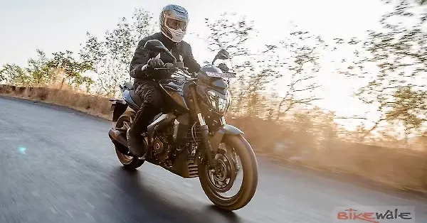 Bajaj Dominar price hiked by Rs 1000 - BikeWale
