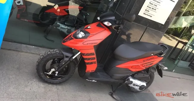 Aprilia Storm 125 vs Aprilia SR125- What to buy - BikeWale