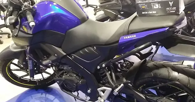 Yamaha MT-15 spotted in three new colours - BikeWale