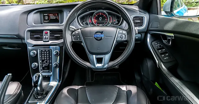 Volvo V40 [2015-2016] Dashboard - CarWale