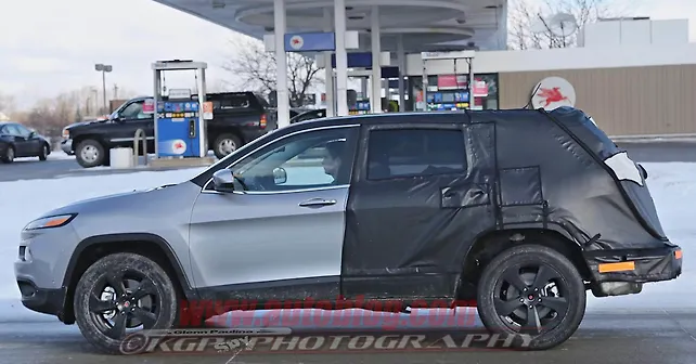 Extended wheelbase Jeep Cherokee caught on camera - CarWale