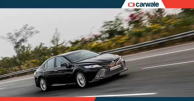 Toyota Camry Review: Pros and Cons - CarWale