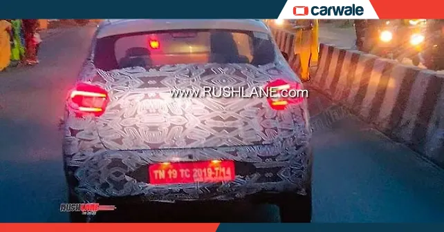 Renault Kwid facelift spied testing with new LED tail-lights - CarWale