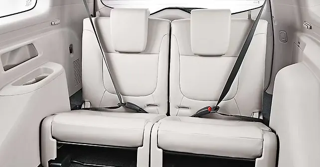 Mitsubishi Pajero Sport Photo, Rear Seat Space Image - CarWale