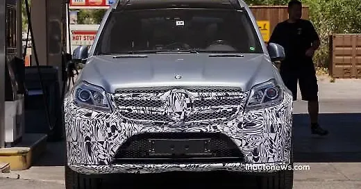 Mercedes-Benz GL-Class facelift spotted testing in the US - CarWale