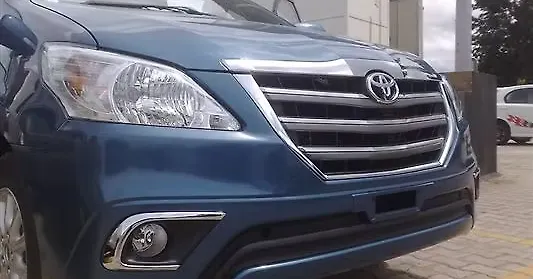 Toyota Innova Facelift Z variant spotted; October launch likely - CarWale