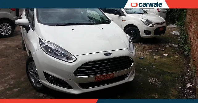 Ford Fiesta facelift spotted at a dealership - CarWale