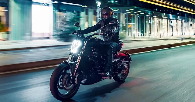 Benelli 502C cruiser available in two colours - BikeWale