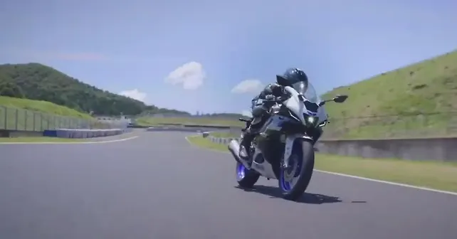 BREAKING! New Yamaha YZF-R15 images leaked ahead of launch - BikeWale