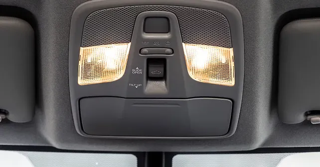 Maruti Brezza Sunroof - CarWale