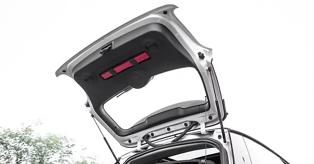 Mini Cooper SE Bootspace - CarWale