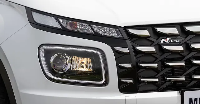 Hyundai Venue N Line [2022-2023] Head Light And Tail Lights - CarWale