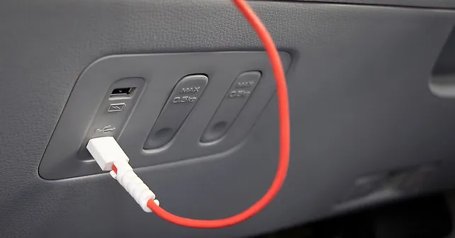 MG Comet EV Charging Ports - CarWale