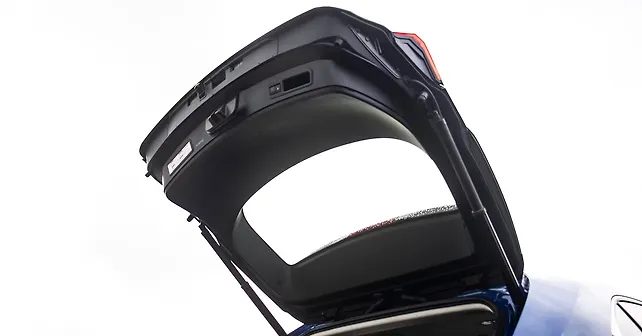 Lexus UX 300e Bootspace - CarWale