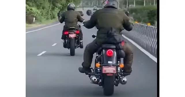 Royal Enfield Himalayan 450 and Super Meteor spotted testing - BikeWale