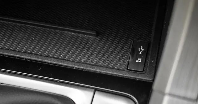 MG Hector Charging Ports - CarWale