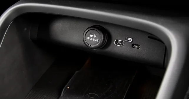 Volvo XC40 Charging Ports - CarWale