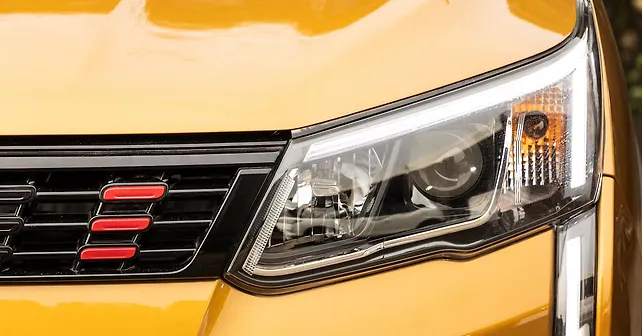 Mahindra XUV300 TurboSport Head Light And Tail Lights - CarWale