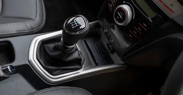 Mahindra XUV300 TurboSport Gear - CarWale