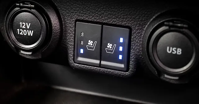 Maruti XL6 Charging Ports - CarWale