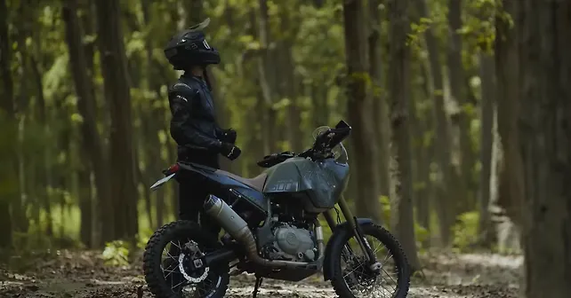 Custom Royal Enfield Himalayan with full carbon-fibre bodywork breaks ...