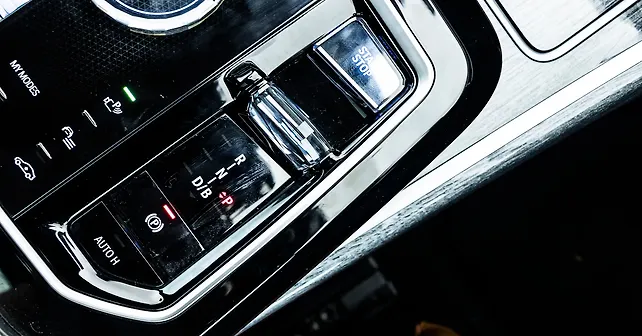 BMW i7 Doors And Controls - CarWale