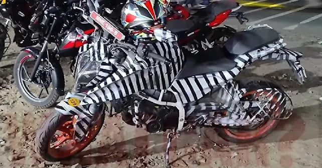 2023 KTM 390 Duke spotted testing - BikeWale